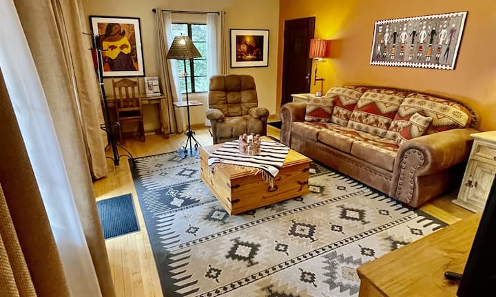 The Pleasant Street Casitas: Superior King Bed - Prescott, AZ