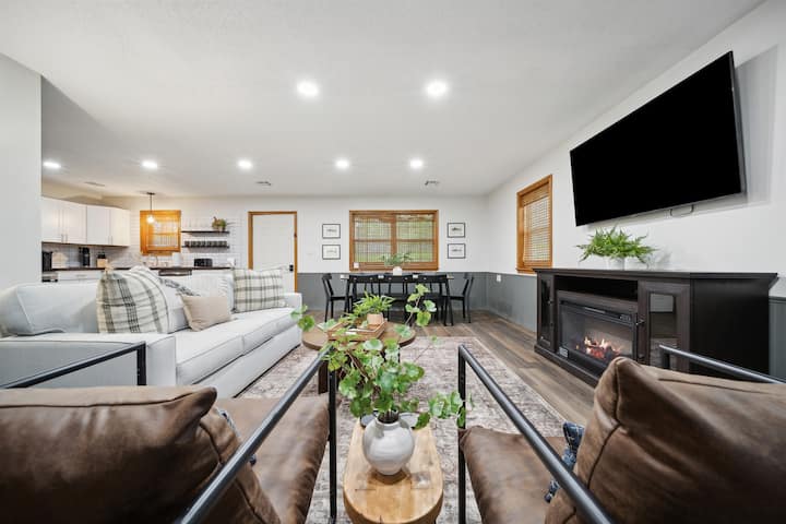 Modern Lakeside Cottage, Boat Slip, Gameroom W/ Po - Grove, OK