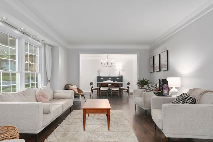 Quiet Large 4br Home W/ Easy Access To Highways - Kansas City