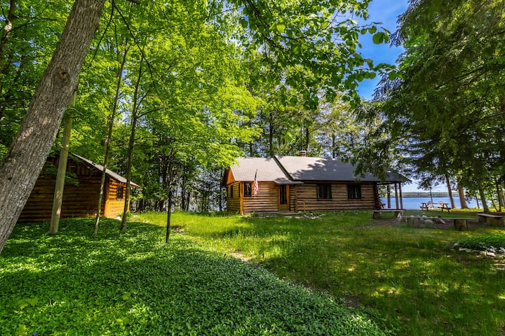 Fisher Trail Cabin - Indian River, MI