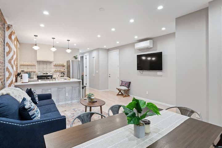 Urban Charm: Stylish Subway Hideaway - Brooklyn, NY