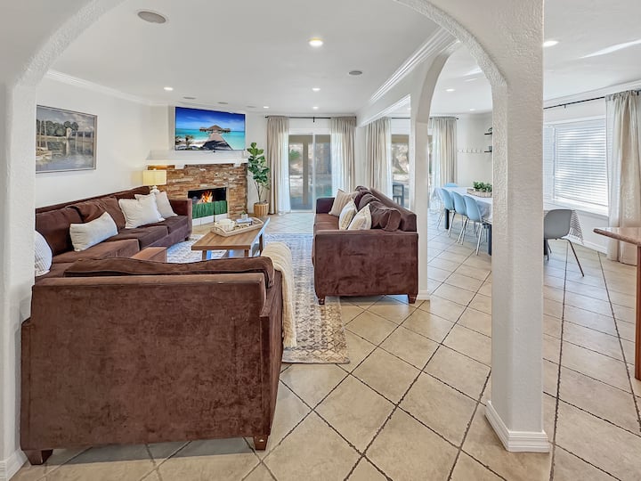 Walk To Disney + Pool+ Spa + Game Room +Fire Pit - Buena Park, CA