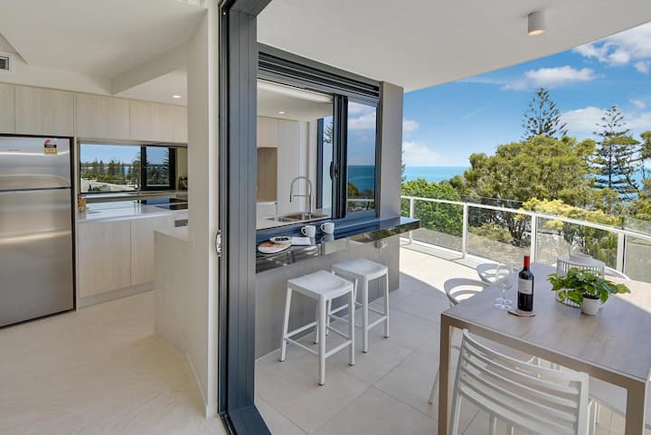 2 Bedroom Superior Ocean View Apartment - Mooloolaba