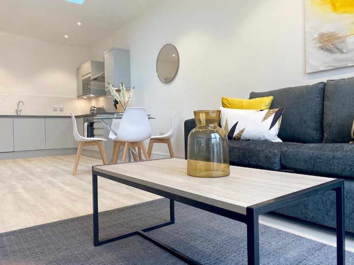 Apex @ Fleet Heights - Apartment Five - Farnham