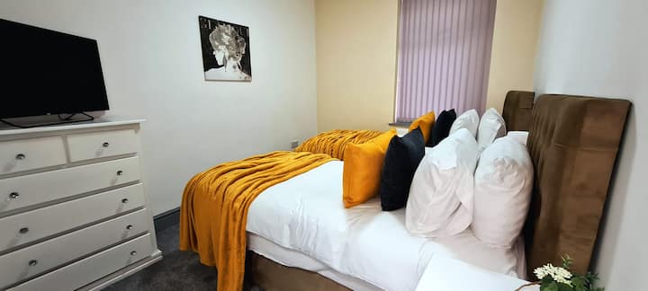 Large 8-bedroom Victorian House | 15mins  To City - Manchester