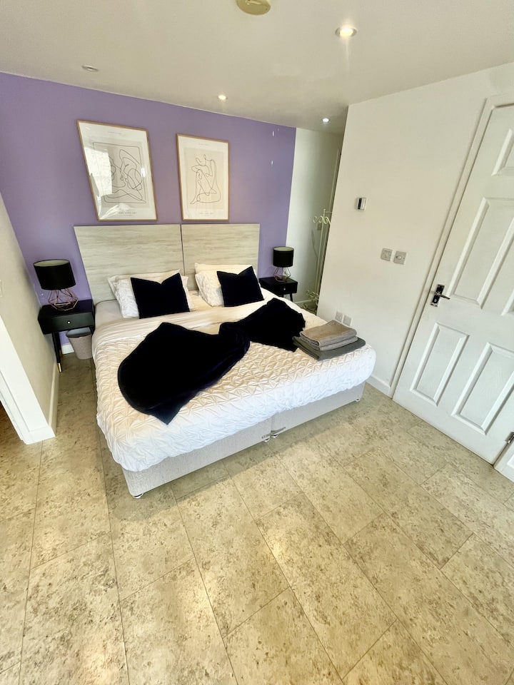 Studio - Sleeps 3 - Parking - Wifi - Cambridge