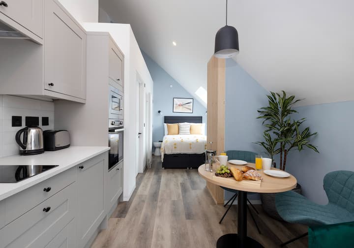 Abbey Gate: Studio 7 - Edinburgh, UK