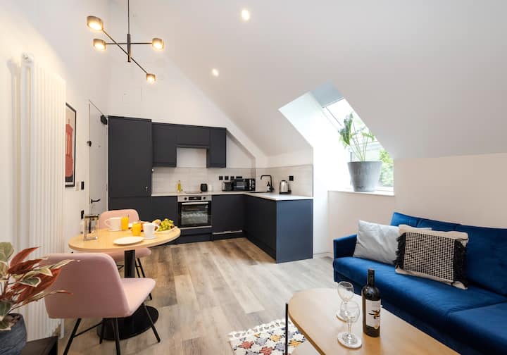Abbey Gate: Studio 8 - Edinburgh