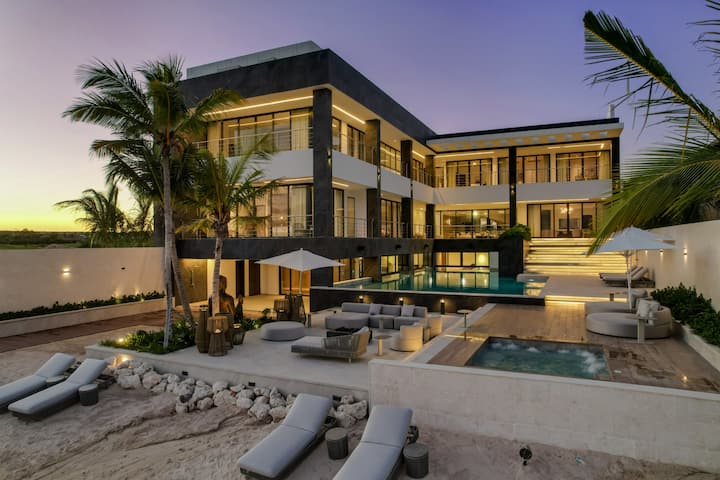 Vida Bella: Oceanfront Estate W/ Beach, Full Staff - Punta Cana