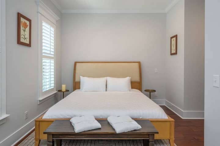 Rose House - 2 Primary Suites, Easy Parking - Savannah, GA