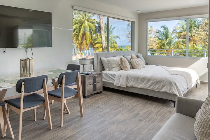 Aqua Terrazas 7 | Beachfront Getaway With King Bed - Dorado