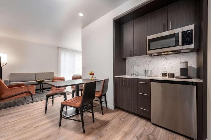 Your Private Haven In Oregon! 2 Relaxing Units! - Salem, OR