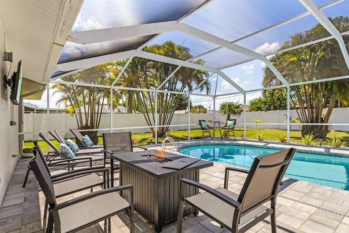 Close To Beaches - Private Fenced Yard - Pool W/ T - Cape Coral, FL