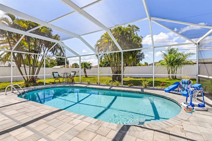 Amazing Location , Heated Pool, Fully Remodeled & - Cape Coral, FL
