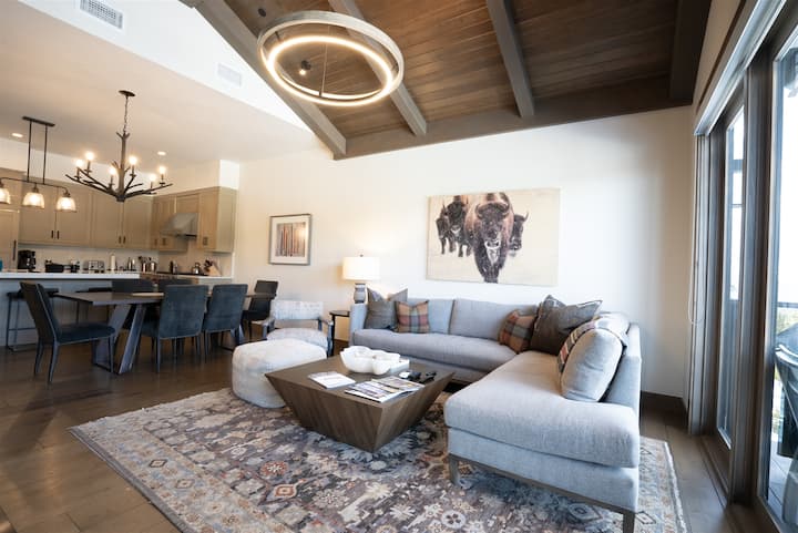 Unbeatable Ski-in/ski-out 2 Bedroom Condo - Big Sky, MT