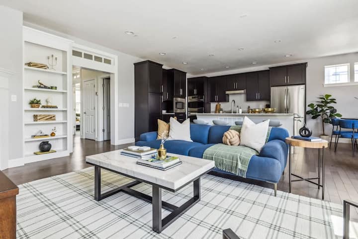 Modern Elegance | Pool Table | Walkable Area - Aurora, CO