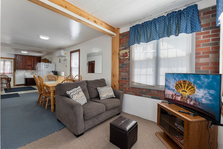 Cute 2 Bedroom With A Bbq Grill & Outdoor Shower! - Rock & Roll, North Wildwood