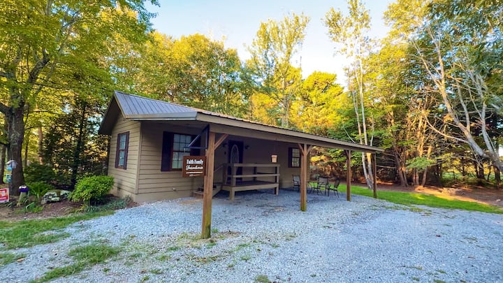 Faith Family Farmhouse On Working Farm | Wifi - Mentone, AL