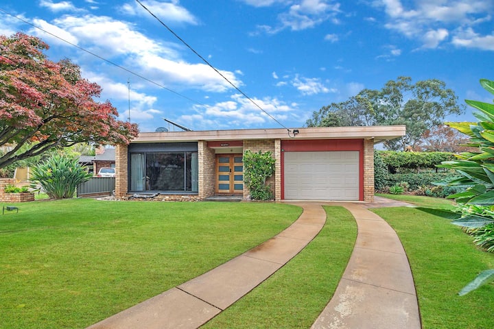 Jensen House - Retro Style With A Modern Update - Echuca
