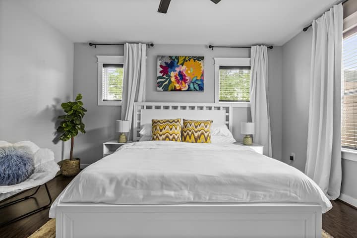 Spacious Duplex, Near Vcu, 5 Free Parking, Fenced - Richmond, VA