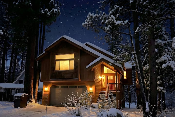 Sierra Solace - Forest & Seasonal River Out Back - South Lake Tahoe, CA