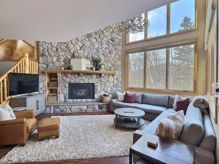 Luxury Lutsen Ski In Ski Out Retreat - Sleeps 12 - Lutsen, MN