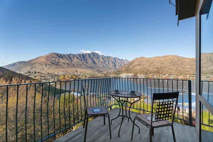 Remarkable Views - Queenstown Holiday Home - Queenstown, New Zealand