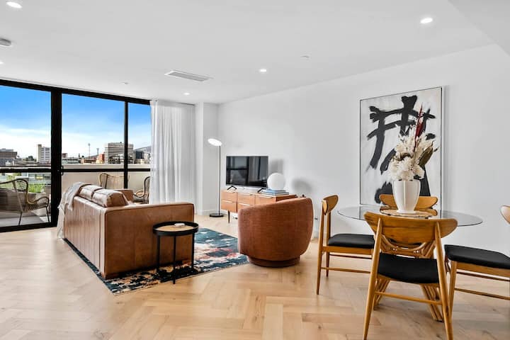 Cityscape At The Elliott In The Heart Of Hobart - Hobart