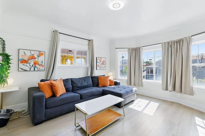 Spacious 4br Retreat W/ Large Living Rm & Kitchen - Piedmont, CA