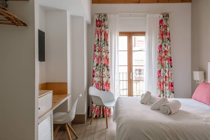 Double-salle De Bain Privée Séparée-vue Historique - Villajoyosa