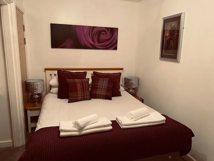 1 Bed Flat - Sleeps 2 - Parking - Wifi - Scarborough