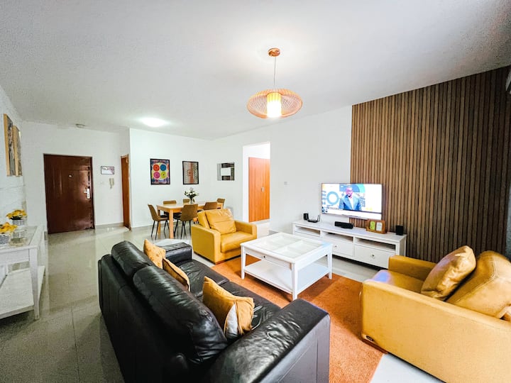 3 Bed Apartment - Sleeps 6 - Free Parking - Angola