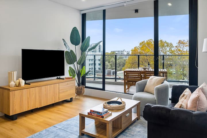 Wonderful Wollongong With Parking - Wollongong