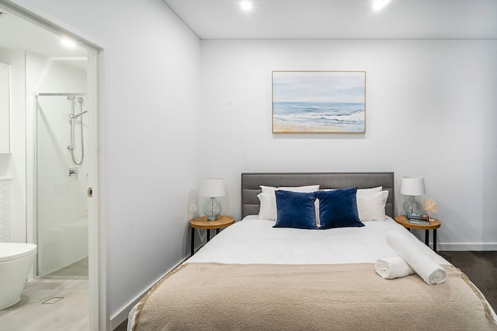 Wonderful Wollongong With Parking - Wollongong