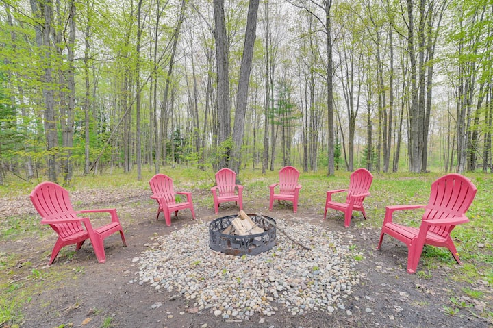 Pet-friendly Kalkaska Home ~ 19 Mi To Torch Lake! - Kalkaska, MI