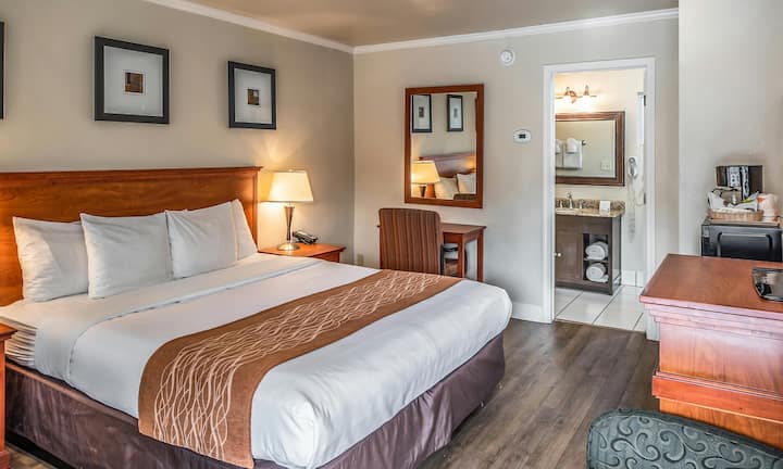 Seaside Charmer - Monterey, CA