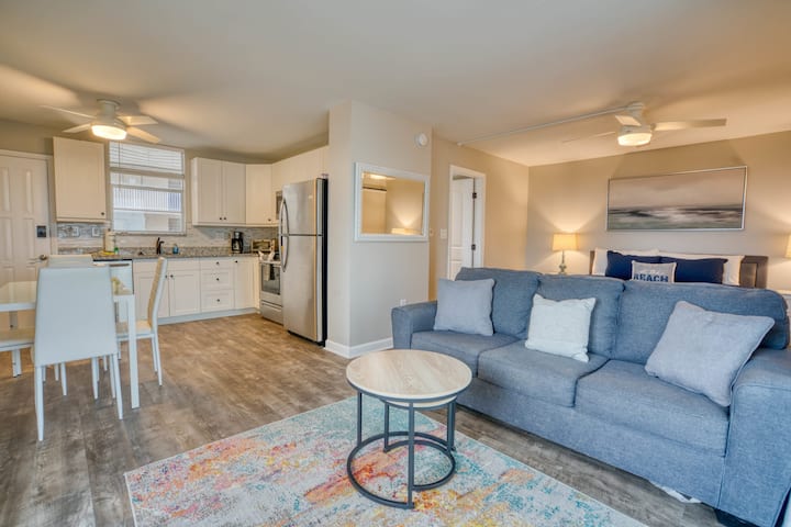 Beautifully Designed Cozy Beach Suite 2501 - Bonita Springs, FL