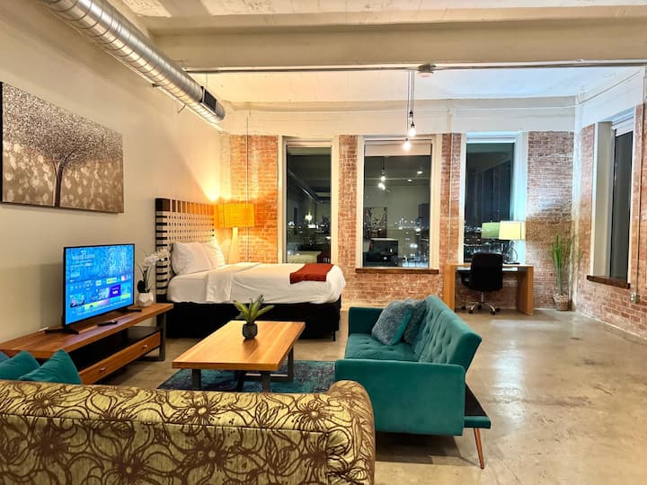 Earthy Style 2 Br | 3 Beds | 2 Bath | Free Valet P - Dallas, TX