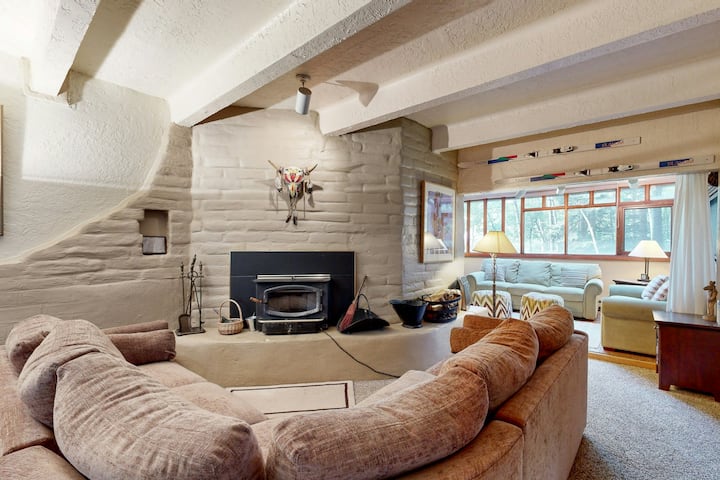 Designer 3br Riverfront | Balcony | - Taos Ski Valley, NM