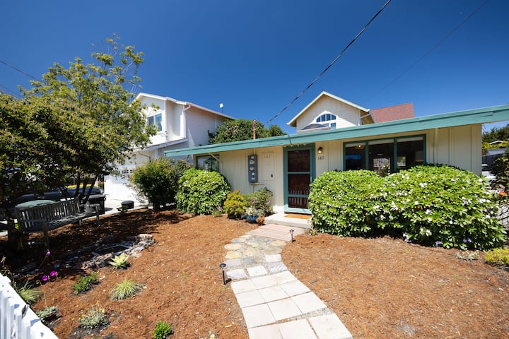 Private Cottage House - Walk To Beaches Harbor - Half Moon Bay, CA