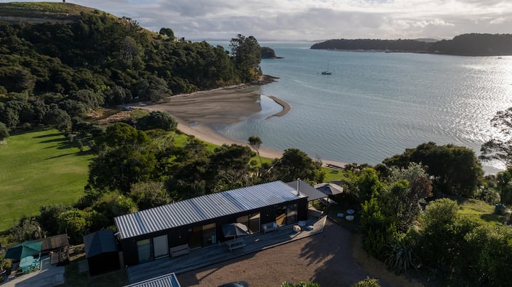 Wharetana Bay Villa With Private Walkway To Beach! - Waiheke Island