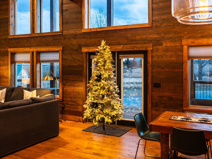 Roam: Rustic Lux Cabin – 2 Kings + Bunks For Kids - Wyoming
