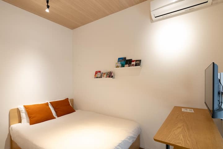 4 Minutes Walk From The Station / Designers /A01 - Tokyo
