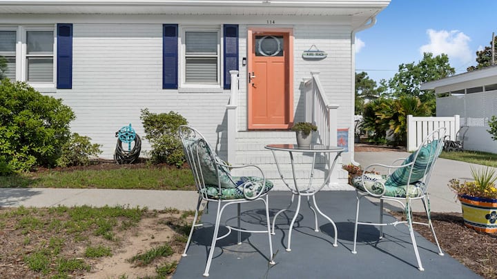 Salty Kisses, Kure Cottage Retreat - Kure Beach, NC