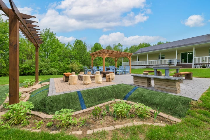 Eagle Point! Secluded Nature Oasis! - Benton Harbor, MI