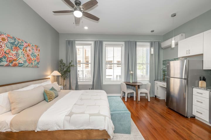 Findlay Market Suite 2 – For 2! - Cincinnati