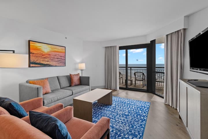 Coastal Luxury: 7th Floor Oceanfront 4br Condo - Myrtle Beach, SC