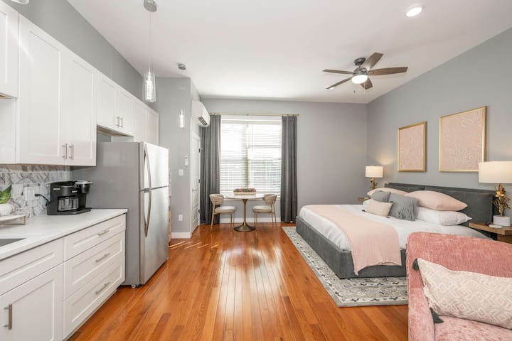 Findlay Market - Suite 5 For 2! - Cincinnati