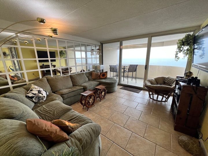 Direct Beachfront 3br, Pool,  2 Balconies - Ocean City, MD