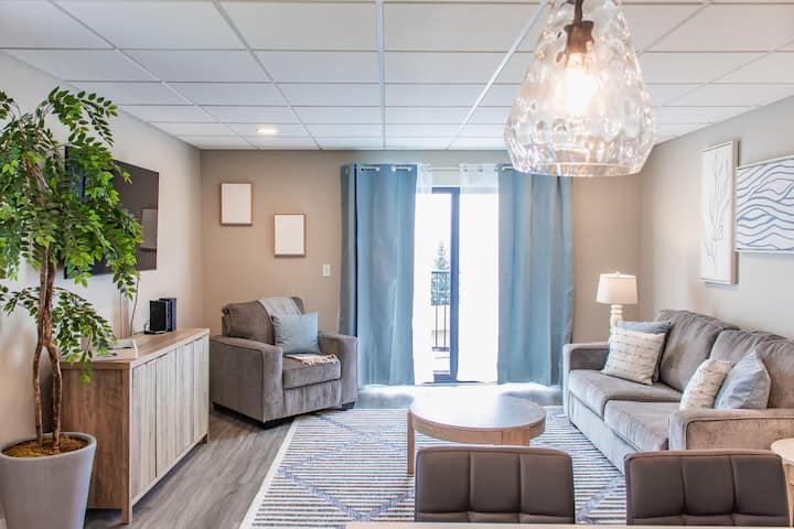 Shore View Haven | In The Heart Of Downtown - Duluth, MN